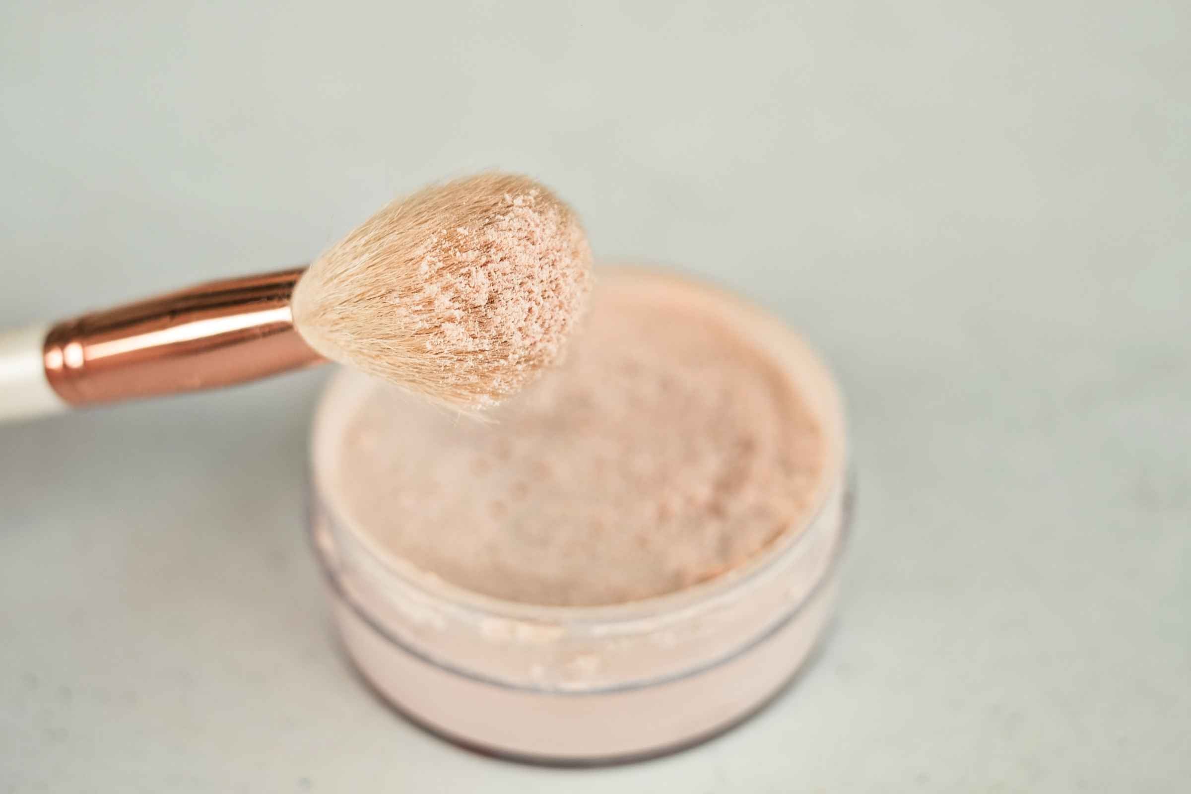 What’s the Difference Between Setting Powder and Finishing Powder? A ...
